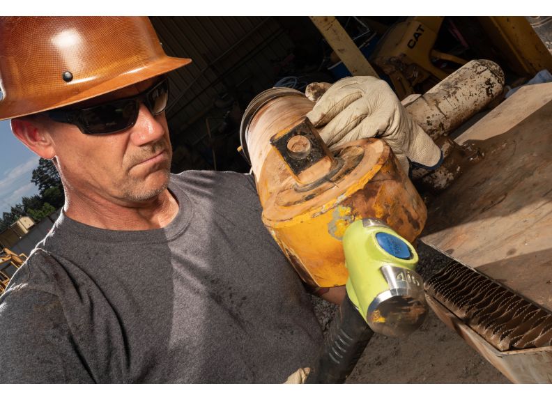 Wilton — 14 Lb Head, 36" B.A.S.H® Sledge Hammer (30HRC)